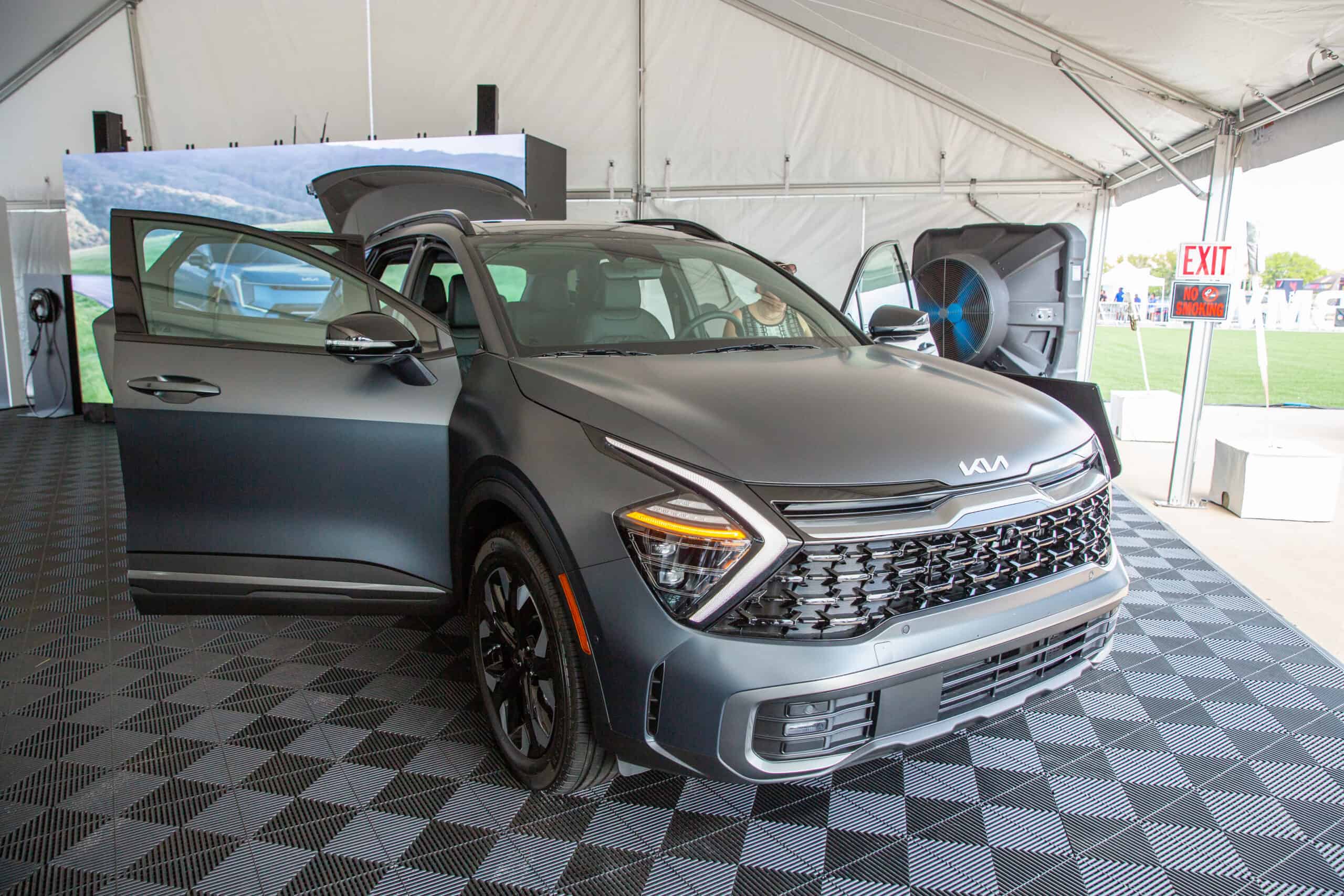 Pricing Announced for Feature-Packed 2025 Kia Sportage HEV and PHEV