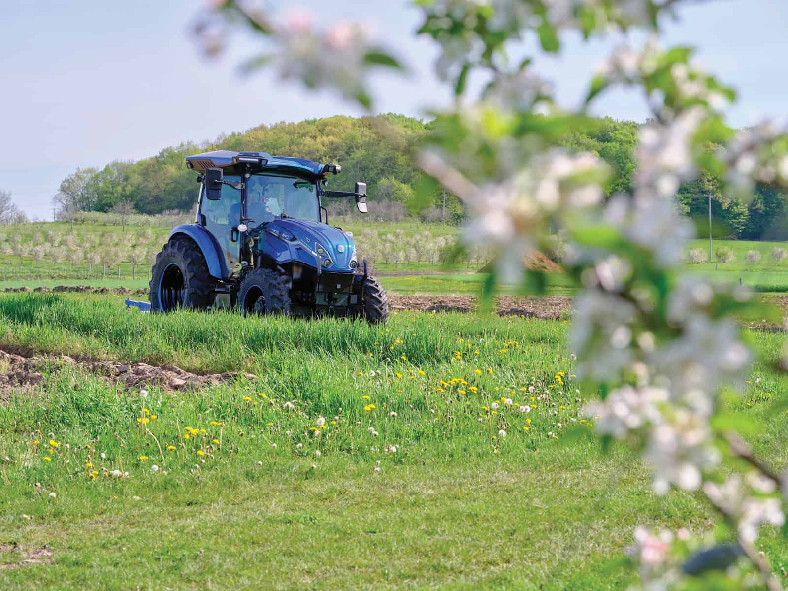 The Future of Farming - New Holland's T4 Electric Power Tractor