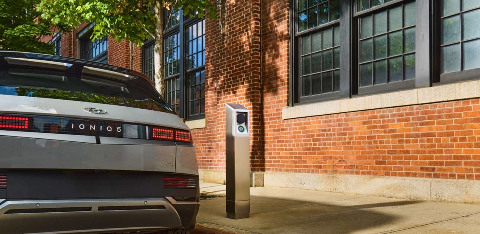Curbside EV Charging Company itselectric Powers Detroit