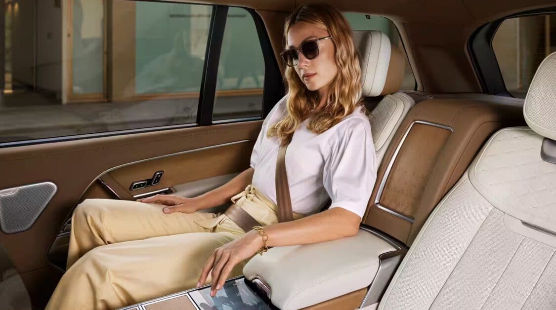 Range Rover Electric: Quiet, Refined Luxury with 800V Charging and ...