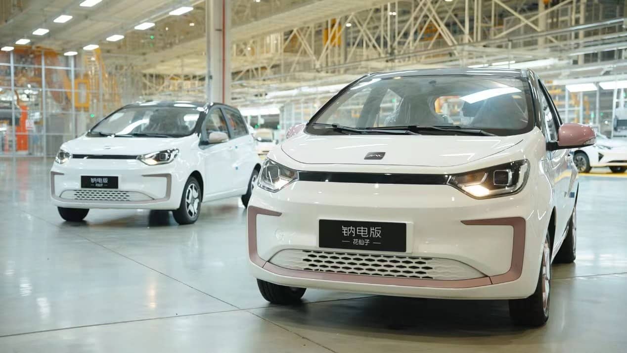Volkswagen-Backed Chinese OEM Rolls Out First Sodium-Ion Battery ...