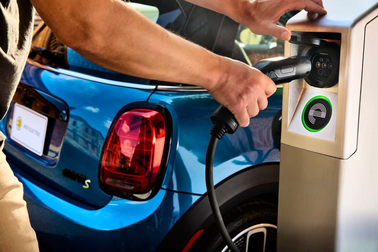 City Council Approves Rollout of 250 Curbside EV Charging Stations in ...