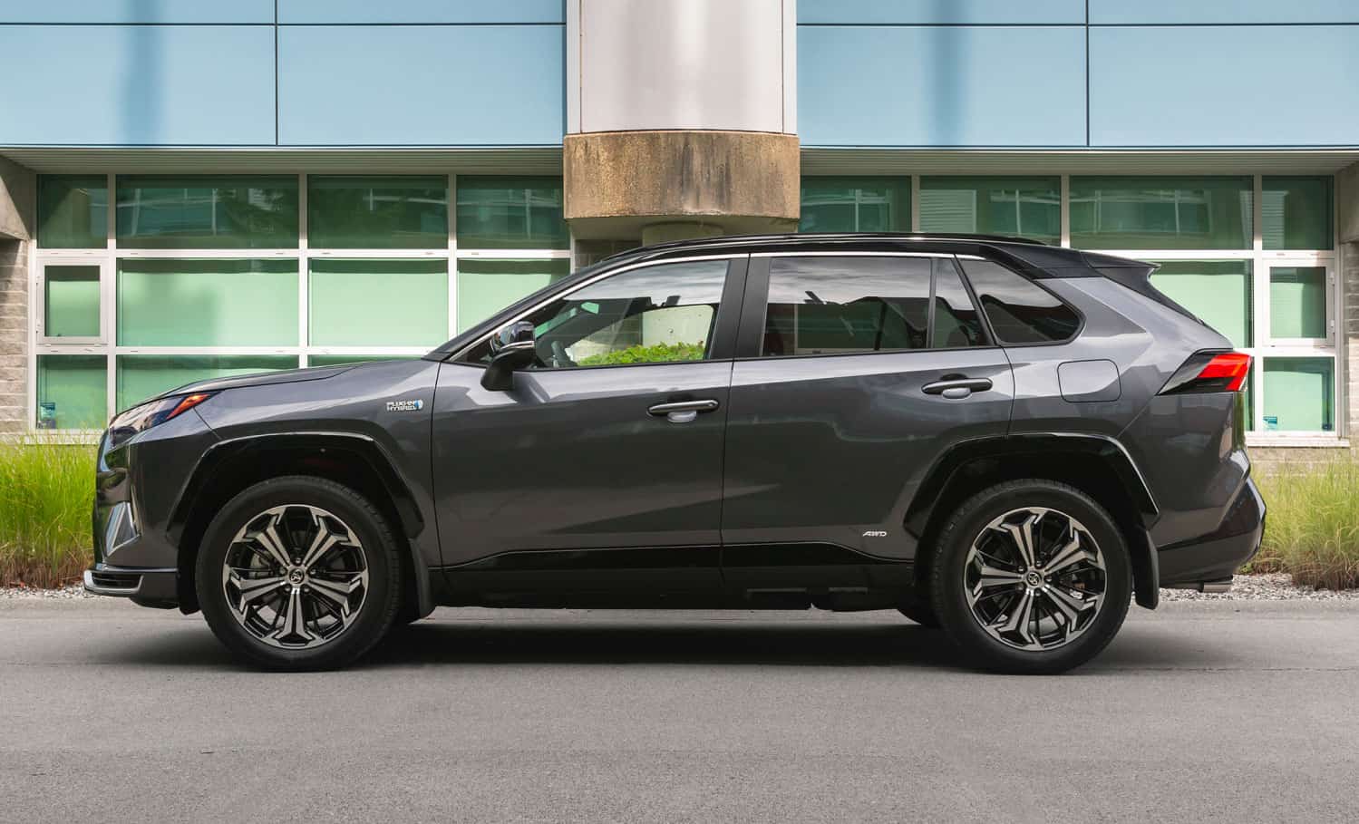 Consumer Reports Highlights the Top Hybrid Vehicles, Including PHEVs