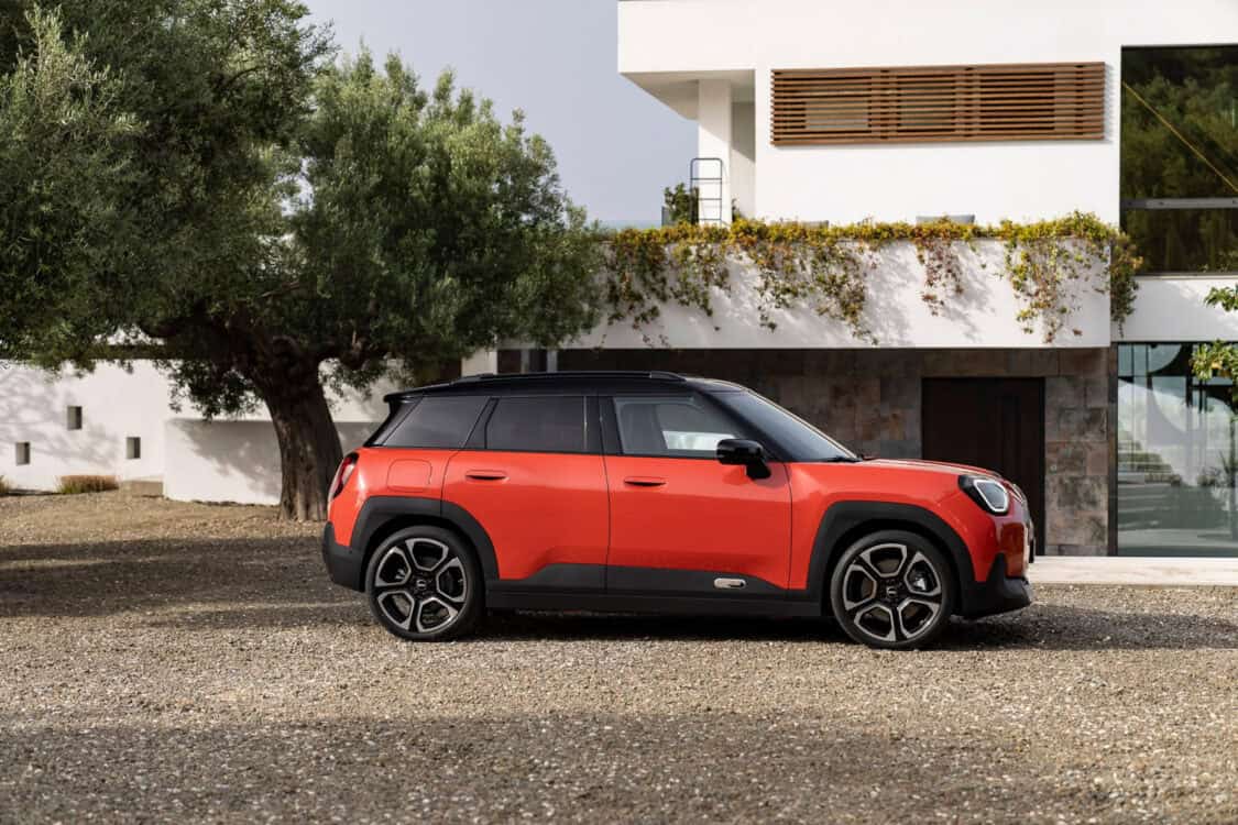 The MINI Cooper Aceman Cleverly Uses Space in a Compact Electric Crossover