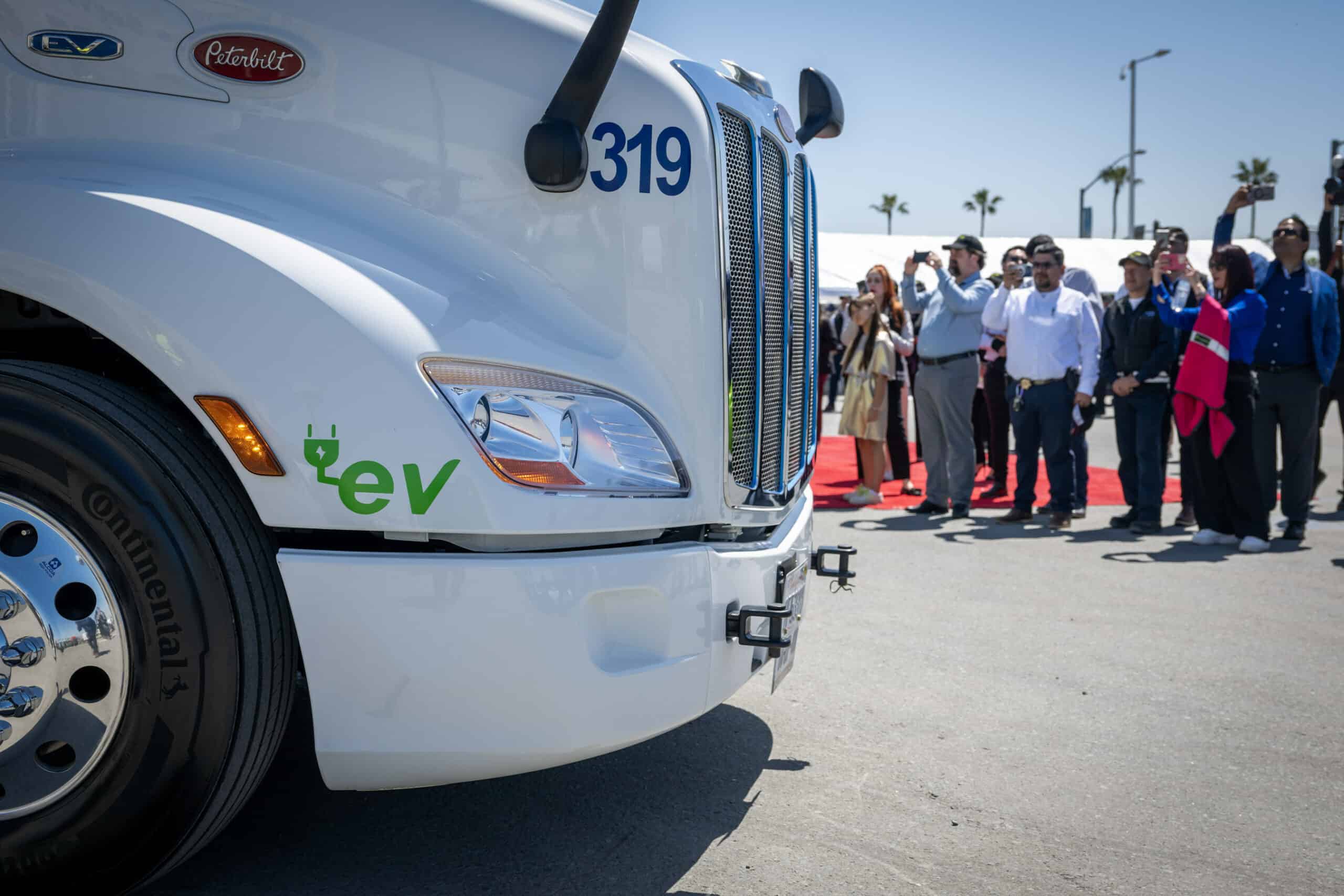 Heavy-Duty Electric Class 8 Truck Makes Historic First Crossing From ...